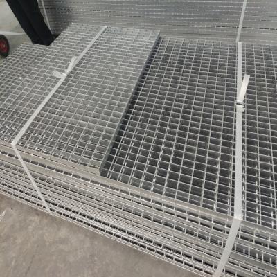 China Serrated Steel Grating 30mm Pitch Anti Slip Drainage Ventilation 5mm Thick for sale