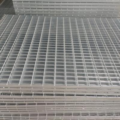 China 30mm Bearing Bar Spacing Non Slip Steel Grating Stainless Texture For Chemical Plants for sale
