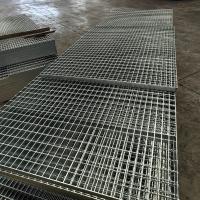 China Hot Dipped Galvanized Serrated Press Lock Steel Grating 30x5mm Bearing Bar ISO Certified for sale