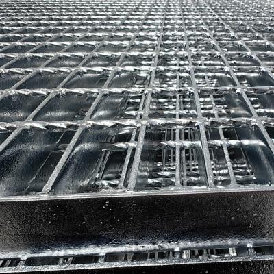 China Hot Dipped Galvanized Serrated Press Lock Steel Grating 30x5 mm Bearing Bar ISO Certified for sale