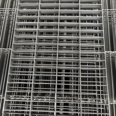 China Hot Galvanized Steel Stair Lattice Grating Flooring 30mm Pitch 3mm Cross Bar for sale