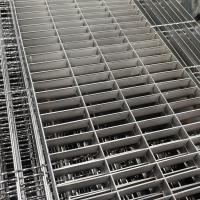 China Hot Galvanized Steel Stair Lattice Grating Flooring 30mm Pitch 3mm Cross Bar for sale