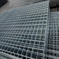 China Anti Slip Grating ISO9001 Custom Thickness Safety Grating for Walkways and Stair Treads for sale