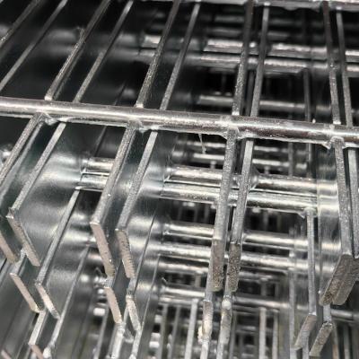 China Smooth Surface Hot Galvanized Steel Decking Grating For Building Construction for sale