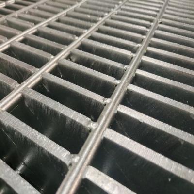China 45mm Rectangular Bar Pitch Heavy Duty Steel Grating With Anti Slip for sale
