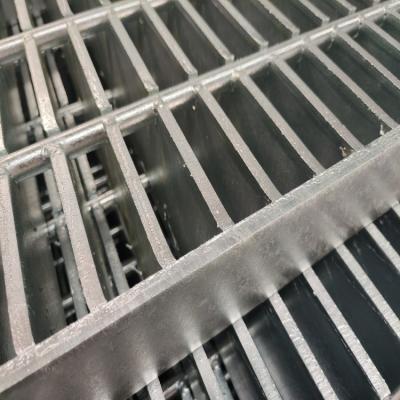 China Heavy Duty Steel Grating 32x5mm Hot Dipped Galvanized Non Slip Rectangular Bar 400x1200mm for sale