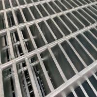 China 45mm Pitch 8mm Galvanized Steel Grating For Industrial Platforms for sale