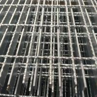 China Heavy Duty Industrial Steel Grating 50mm Bar Spacing Anti-Slip Serrated Surface for sale