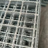 China Hot-Dip Galvanized Industrial Steel Grating 200mm Width Heavy Duty Serrated for sale