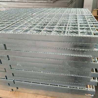 China Industrial Steel Grating Heavy Duty 32x5mm Anti-Slip Load Bearing Capacity YB/T4001-2007 for sale