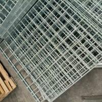 China Customized Wear Resistant Anti Slip Steel Grating 32x5mm Heavy Duty Hot Dip Galvanized for sale