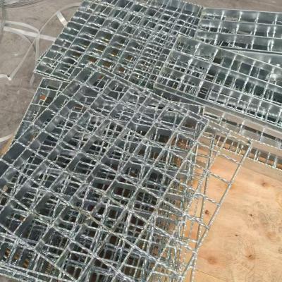 China Customized Wear Resistant Anti Slip Steel Grating 32x5mm Heavy Duty Hot Dip Galvanized for sale