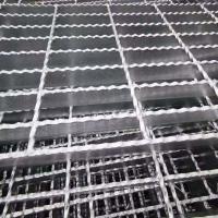 China Heavy Duty Serrated Steel Grating 32x5mm Anti-Slip Flooring for Industrial Platform for sale