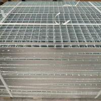 China Hot Dip Galvanized Steel Grating 32x5mm Heavy Duty Serrated Bar for Farm Road Anti Corrosion for sale