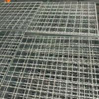 China Hot Dip Galvanized Steel Grating 32x5mm Heavy Duty Serrated Bar for Farm Road Anti Corrosion for sale
