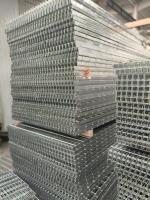 China Hot Dip Galvanized Steel Grating Platform 25x5mm Flat Bar Twist Bar Welded Grid for sale