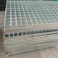 China Stainless Steel Serrated Industrial Grating 30mm 40mm Bearing Bar Pitch Heavy Duty for sale