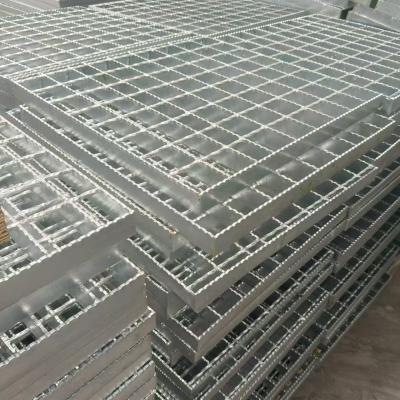 China Industrial Steel Grating Heavy Duty Serrated Grating 32x5mm Anti Slip Flooring for Heavy Traffic Areas for sale