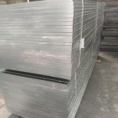 China Explosion Proof Industrial Steel Grating Heavy Duty Serrated 2mm-5mm Thickness for sale