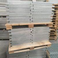 China Industrial Steel Grating Heavy Duty 32x5mm Serrated Bearing Bar Pressure Welded for sale