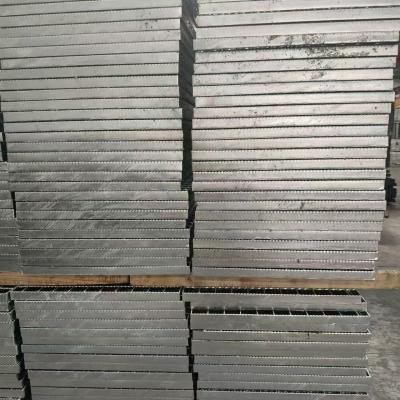 China Heavy Duty Steel Grating 30mm Pitch 5mm Thickness Pressure Welded Anti Slip for sale