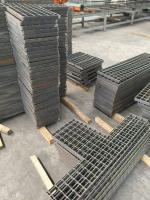 China Custom Welded Steel Grid Mesh Non Slip Heavy Duty 30mm 40mm Spacing for Industrial Flooring for sale