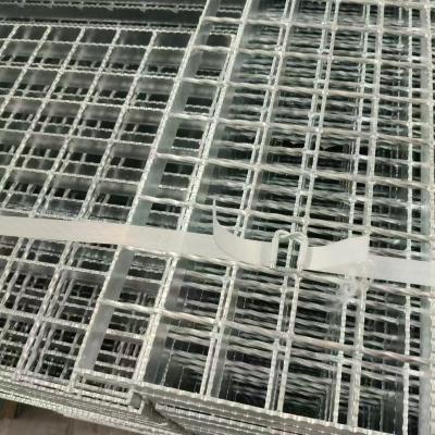 China Serrated Steel Grating 50mm Bearing Bar Pitch Heavy Duty ISO9001 for sale