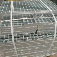 China Heavy Duty Galvanized Saw Tooth Steel Grating 2mm Thickness 40mm Bearing Bar Spacing for sale