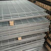 China Serrated Steel Grating 3mm 35mm Bearing Bar Heavy Duty Anti Slip Flooring for sale