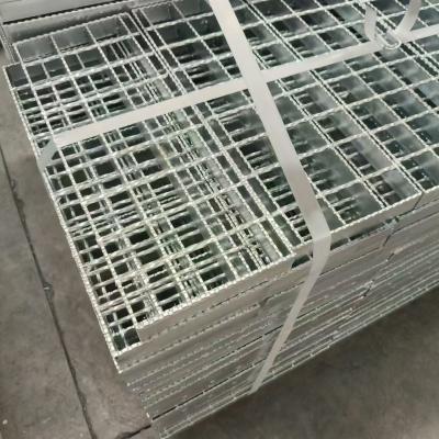 China Heavy Duty Plain Serrated Metal Grating YB/T4001-2007 40mm Bearing Bar Pitch 5mm Flat Bar for sale