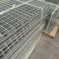 China Galvanized Serrated Steel Grating 32x5mm Heavy Duty Anti Slip Drainage for sale