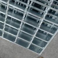 China 1.8m Press Locked Steel Grating Crowd Control Fencing Hot Dipped Galvanized Round Pattern for sale