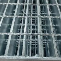 China 1.8m Press Locked Steel Grating Crowd Control Fencing Hot Dipped Galvanized Round Pattern for sale