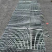 China 1.8m Press Locked Steel Grating Crowd Control Fencing Hot Dipped Galvanized Round Pattern for sale