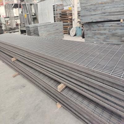 China Steel Serrated Black Grating G325/40/100 1000x6000mm for Industrial Platforms for sale