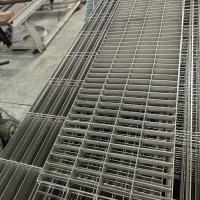 China 3mm Cross Bar Non Slip Industrial Welded Steel Grating 30mm Spacing YB/T4001.1-2007 for sale