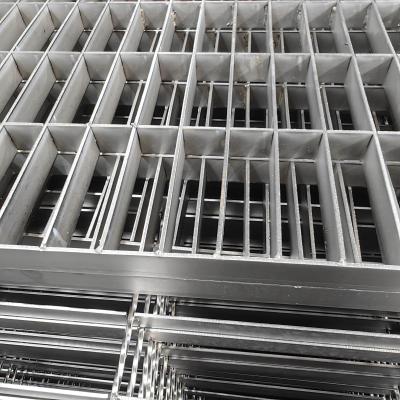 China Modern Industrial Steel Grating in Silver with 30mm Flat Bar Spacing for sale