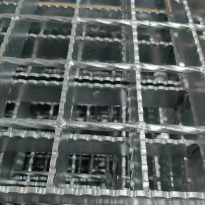 China Machine Pressure Welded Industrial Steel Floor Grating With Smooth Bright Surface for sale