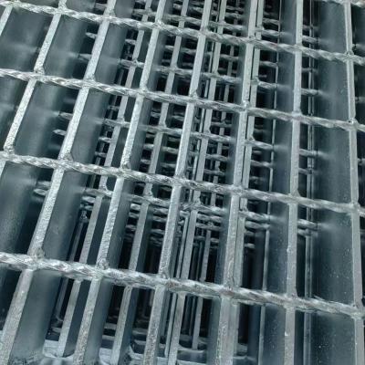 China Hot Dipped Galvanized Steel Grating 19w4 30mm Bearing Bar Spacing Industrial Flooring for sale