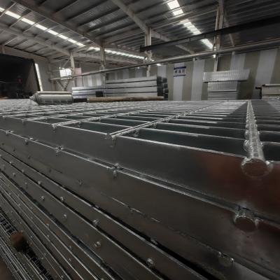China 3mm Machine Pressure Welded Stainless Steel Industrial Grating 30mm Bearing Bar Pitch for sale