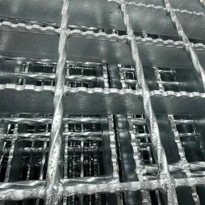 China Welded Steel Grating 30mm Pitch Bearing Bars Bright Surface YB/T4001.1-2007 for sale