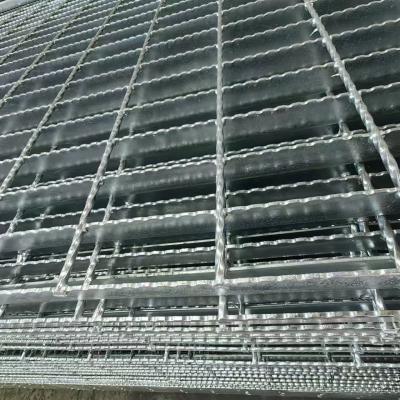 China Welded Hot Galvanized Steel Grating 30mm Pitch YB/T4001.1-2007 Flat Bar Industrial Floor Decking for sale