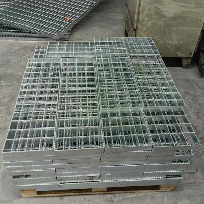 China Hot Dip Galvanized Industrial Grating 30x30mm Welded for sale