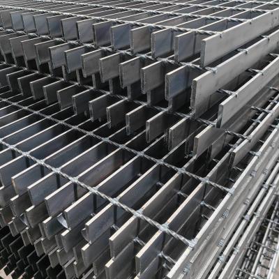 China Hot Galvanized Steel Floor Grating Machine Pressure Welding Cross Bar 3mm Pitch 30mm for sale