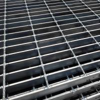 China Hot Galvanized Steel Floor Grating Machine Pressure Welding Cross Bar 3mm Pitch 30mm for sale