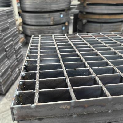China Machine Pressure Welded Stainless Steel Bar Grating 1000x1000mm 30mm Spacing for sale