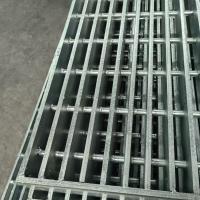 China Hot Dip Galvanized Steel Grating 3mm Cross Bar 30mm Bearing Bar Spacing Non Slip Industrial Flooring for sale