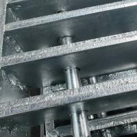 China 3mm Welded Steel Floor Decking Grating Durable Hot Galvanized Flat Bar 30mm Spacing for sale