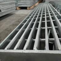 China Silver Surface Industrial Steel Grating Machine Pressure Welded Easy Installations Since 1990 for sale