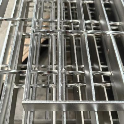 China Hot Galvanized Steel Grating YB/T4001.1-2007 30mm Bearing Bar Spacing Industrial Flooring for sale
